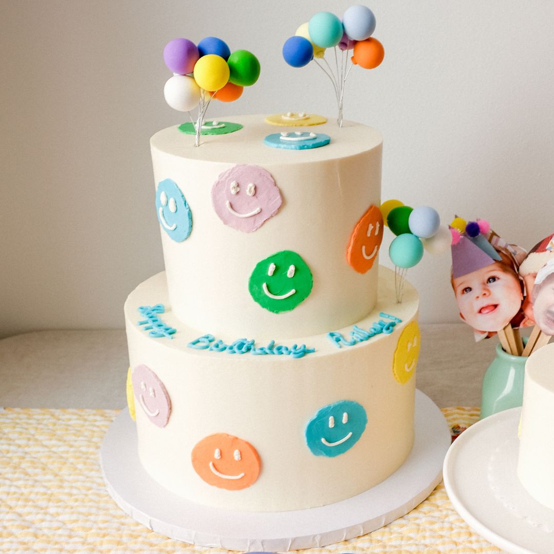 Smiley Face Cake Tiered Cake (One Happy Dude) – Padoca Bakery
